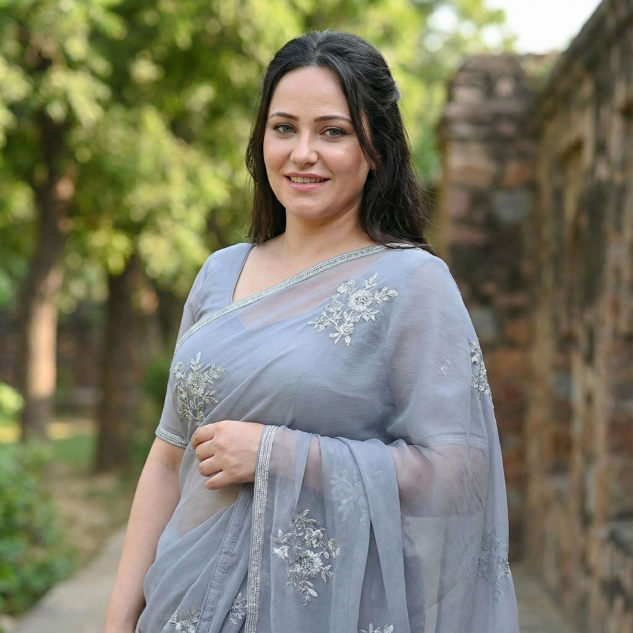 Nano Banana prompt: A plus-size Indian female model with ...