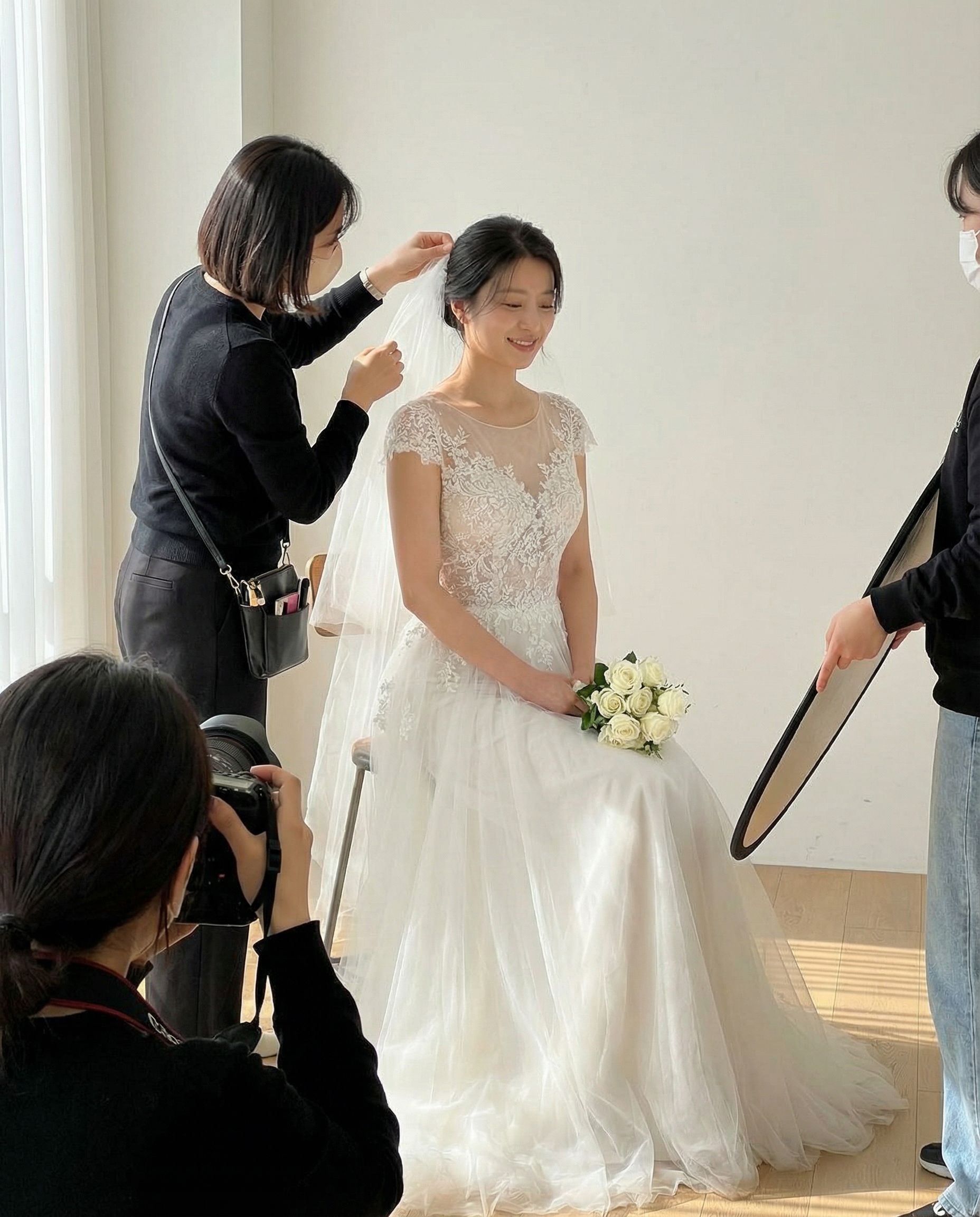 Nano Banana prompt: Hyura, a stunning 20 year wedding dre...