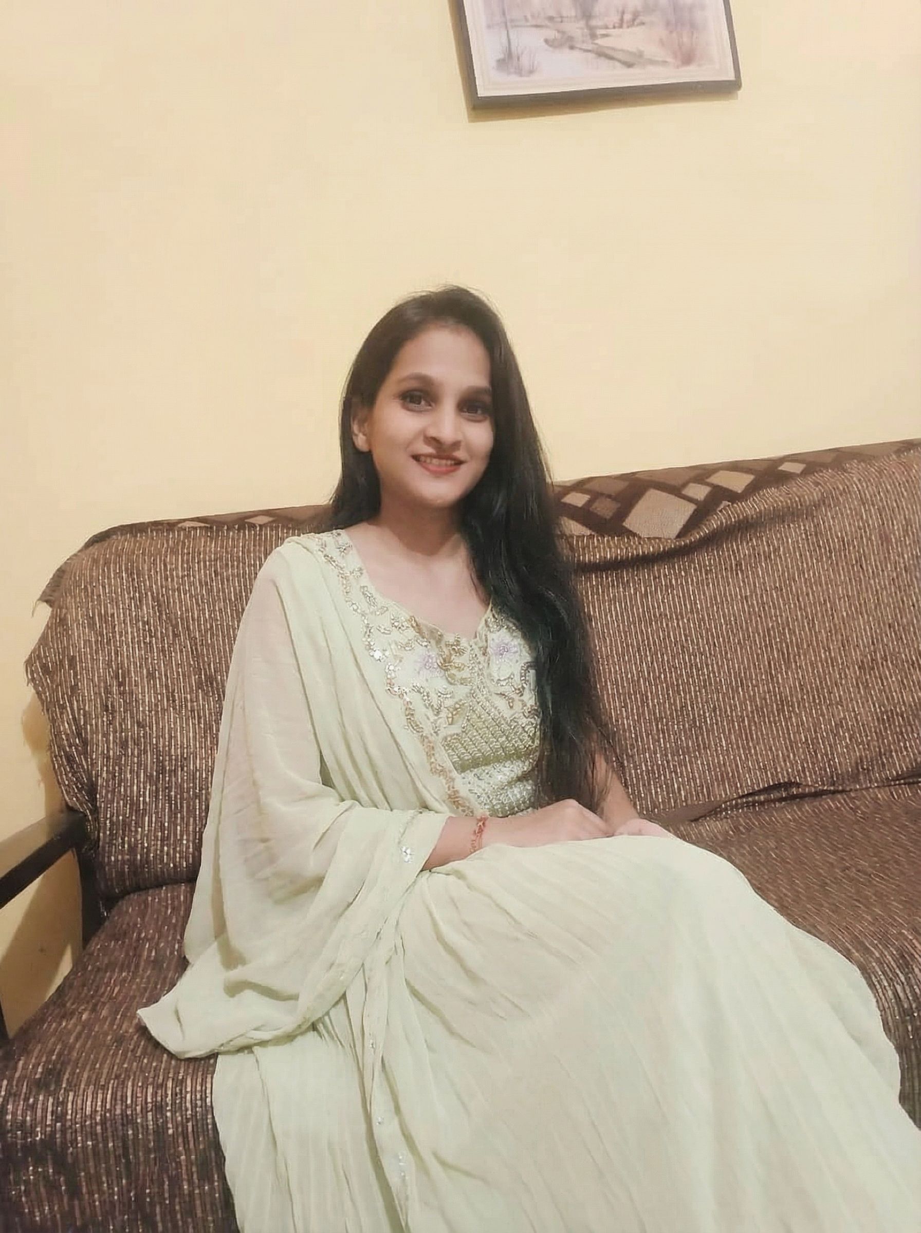 Nano Banana prompt: Ek Sundar Si ladki Banakar usmein bah...