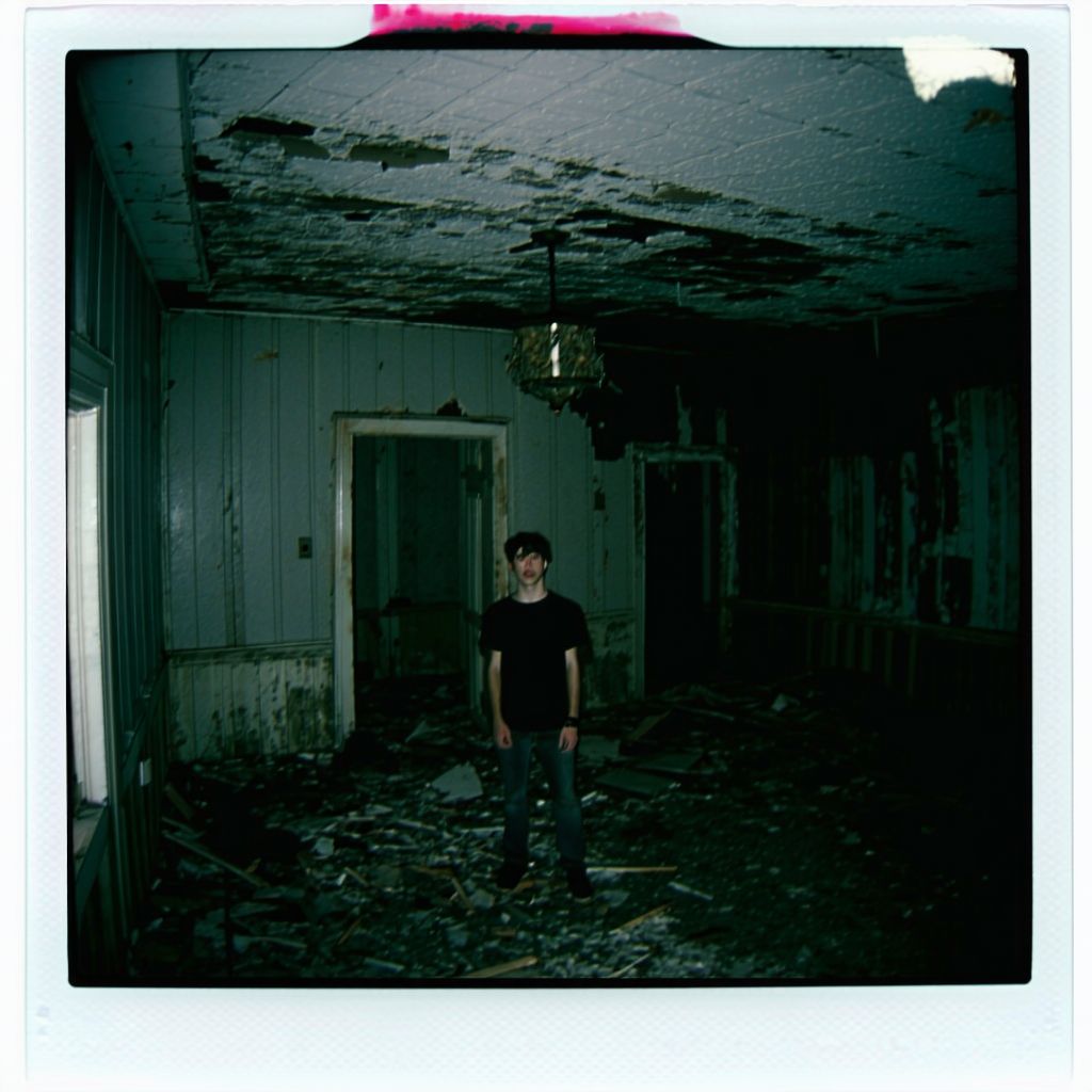 Stable Diffusion prompt: grainy 80's photograph quality p...