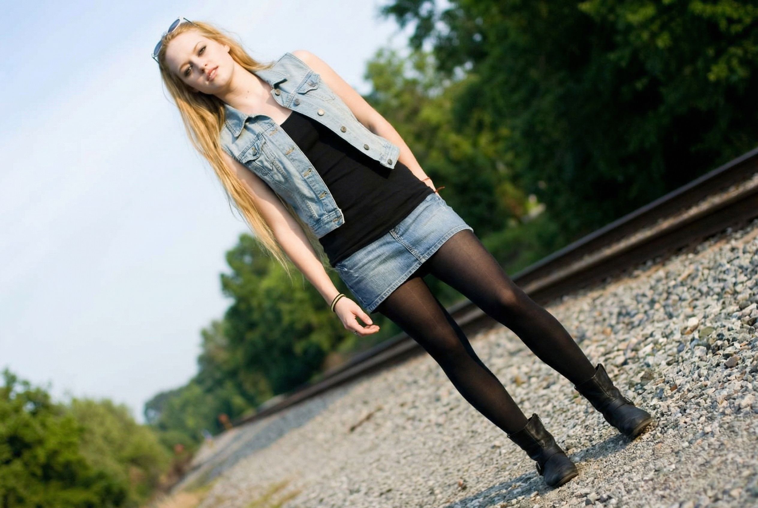 Nano Banana prompt: The scene shows uploaded woman as vie...