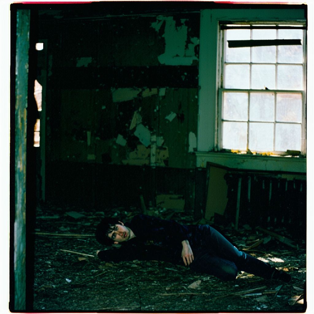 Stable Diffusion prompt: grainy 80's photograph quality p...