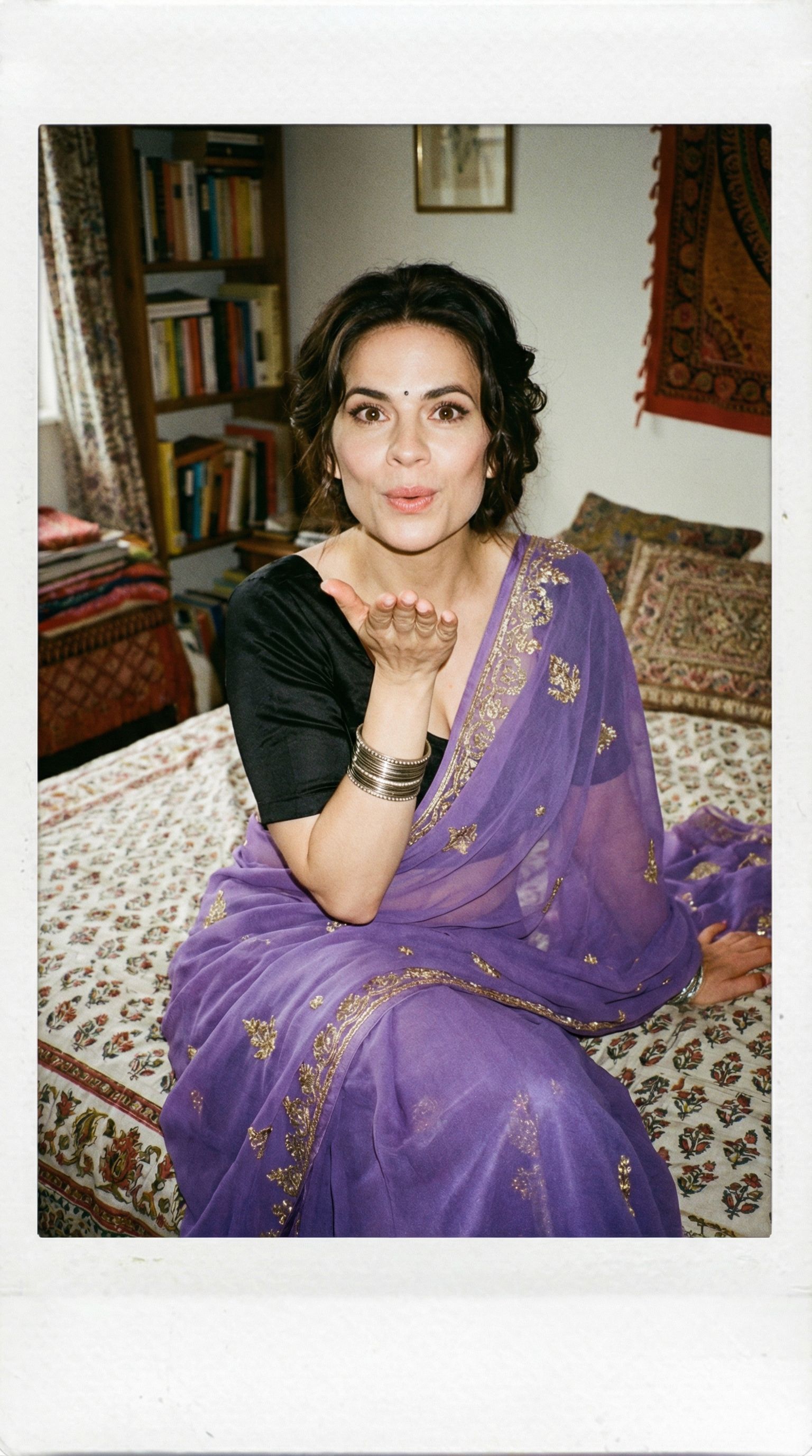 Nano Banana prompt: Polaroid camera,Hayley Atwell ,24-30 ...